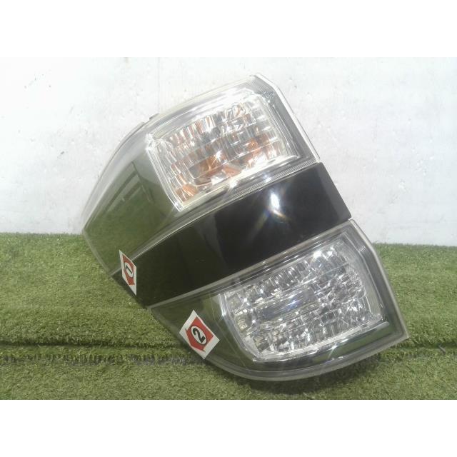 ヴェルファイア DBA-ANH20W 左 テールランプ テールレンズ 3R9 81561-58090 : キタグチ ヤフー店 - 通販 ...