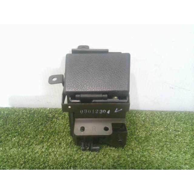 フェアレディ フェアレディZ UA-Z33 ドリンクホルダー WV2 68430-CE87A : キタグチ ヤフー店 - 通販 - Yahoo!ショッピング