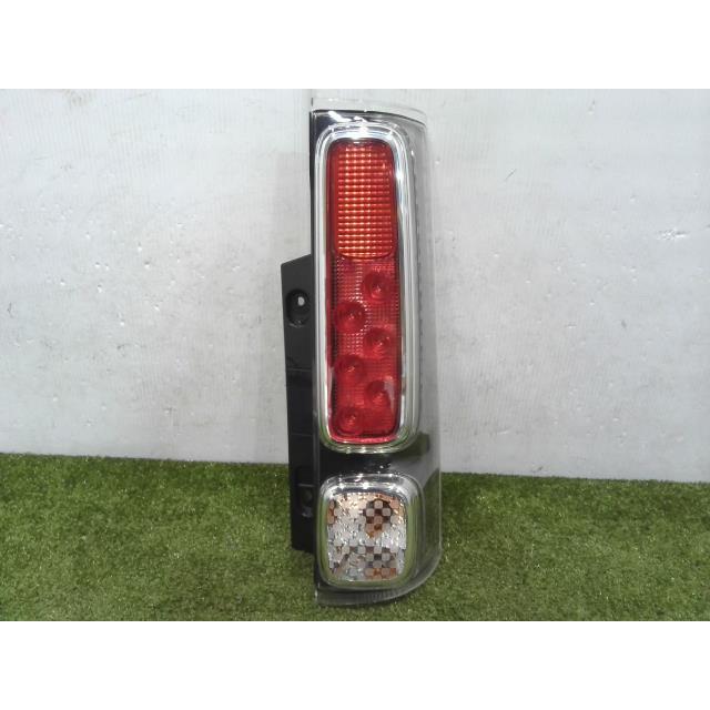 スペーシア 5AA-MK53S 右 テールランプ テールレンズ D4E 35650-79R01 : キタグチ ヤフー店 - 通販 - Yahoo!ショッピング