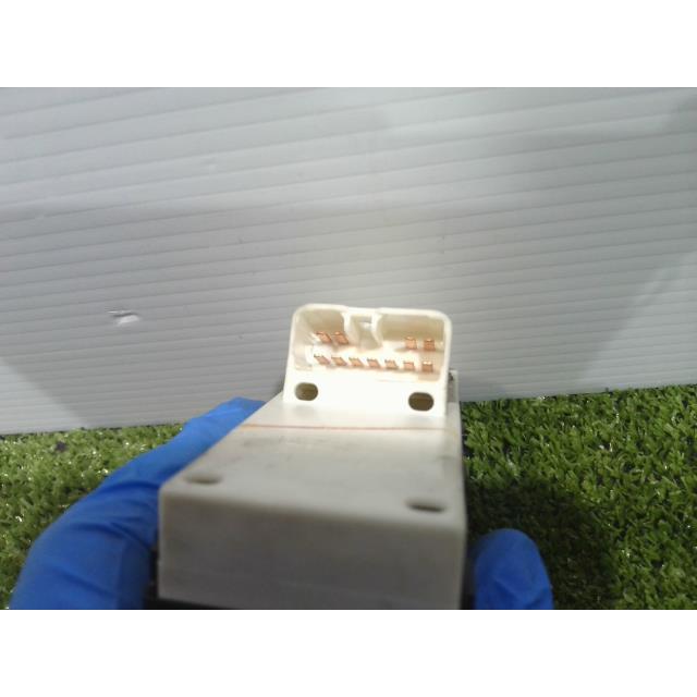 ヴィヴィオ E-KK3 パワーウインドウスイッチ 605 83081KC080 : 202410083661900 : キタグチ ヤフー店 - 通販 - Yahoo!ショッピング