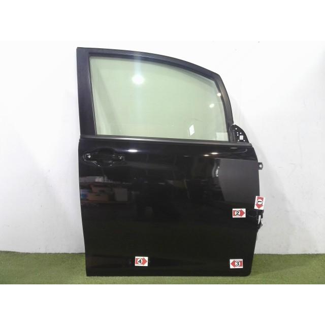 ヴォクシー DAA-ZWR80G 右フロントドアASSY 202 67001-28250 : キタグチ ヤフー店 - 通販 - Yahoo!ショッピング