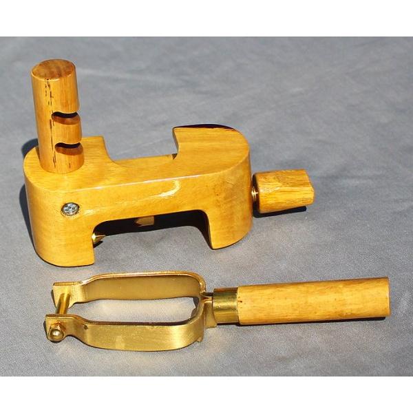 万力で固定できる！ 一発楽押し ポンプ絞り台 :CK-2201:鯨ヶ池FCフィシングセンター - 通販 - Yahoo!ショッピング