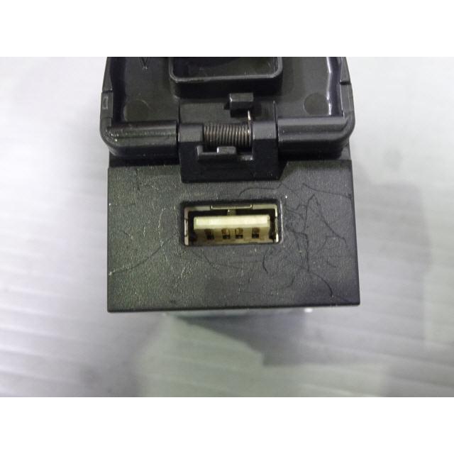 ヤリスクロス 6AA-MXPJ10 USBポート 85532-12010 ハイブリッドZ 67987km 1kurudepa : くるデパヤフーショップ - 通販 - Yahoo!ショッピング