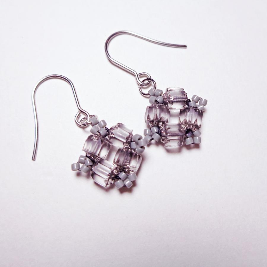 P1374-8S-GY サージカルステンレスピアス ピアス 金属アレルギー対応 ビーズステッチ チェコオクタナゴル ウィンターグレイ : Kytice2 - 通販 - Yahoo!ショッピング