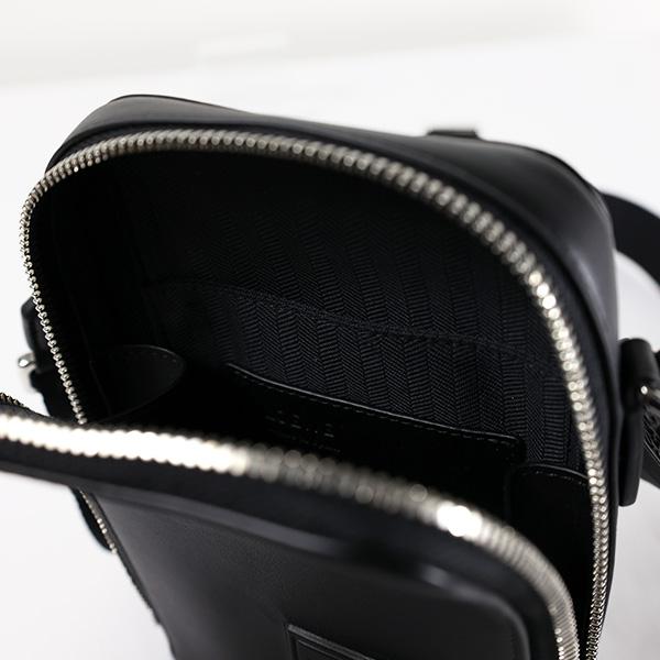 LOEWE ロエベ Vertical Crossbody Pocket ショルダーバッグ LOEWE ロエベ Vertical Crossbody Pocket ショルダーバッグ