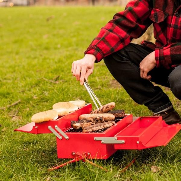 お手軽どこでもバーベキュー SUCK UK バーベキュー ツールボックス BBQ Tool Box : MONOLAB STORE - 通販 - Yahoo!ショッピング