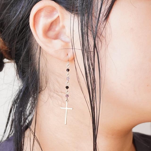 ピアス クロス 十字架 ロングピアス ビーズ シルバー ブラック パープル 金属アレルギー 無料でフック変更・イヤリングへの変更OK : 151-0056 : シルバーとアクセサリーのゆかたん ...