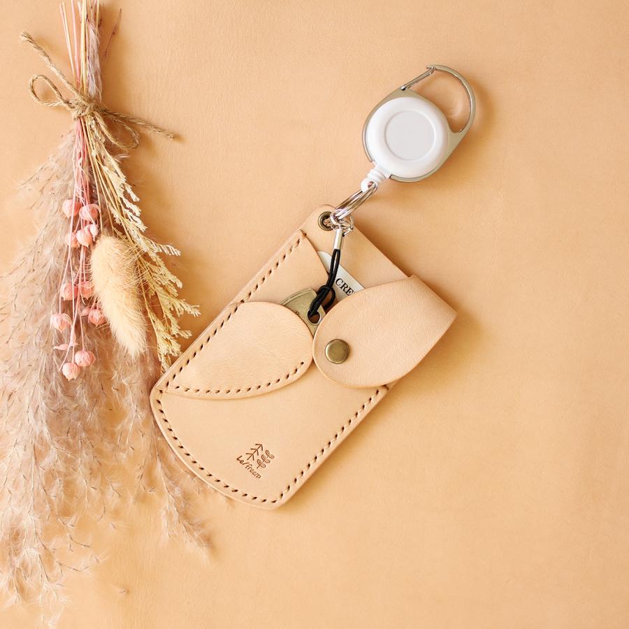 ICパスケース LF-002 ヌメ革 牛革 生成り レザー リール付きカラビナ カードケース キーケース 定期入れ 革小物 本革 革 皮 革製品 皮革 革雑貨 : 革製品通販Le-freem ...