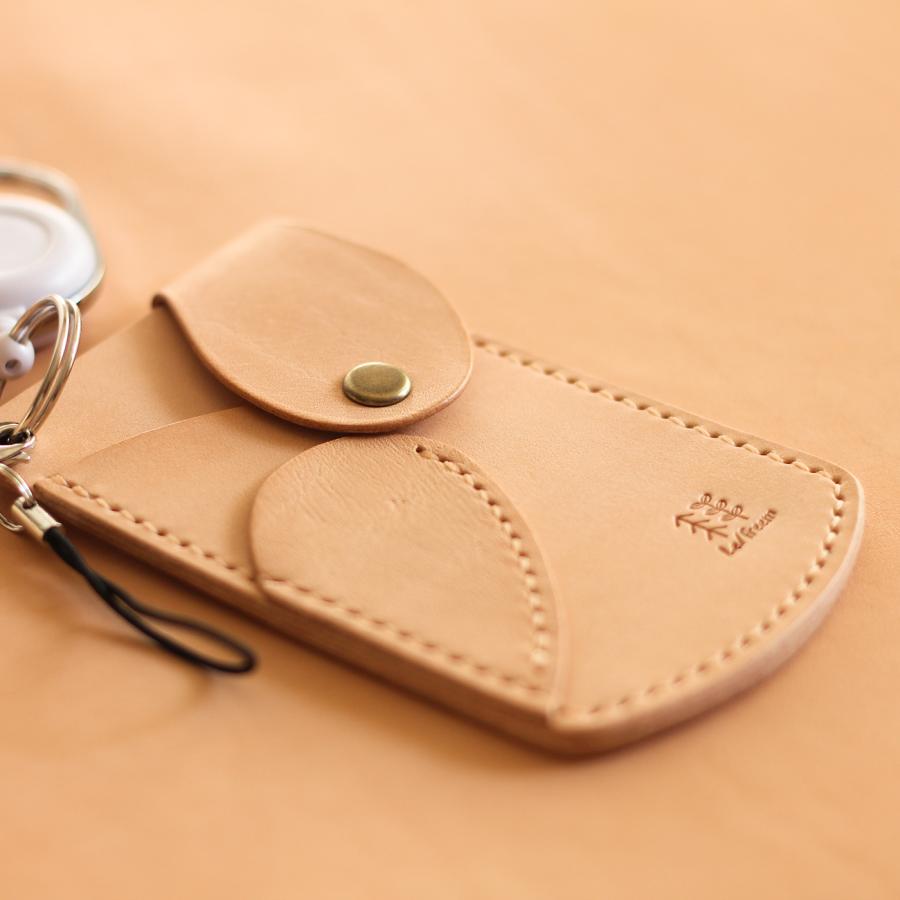 ICパスケース LF-002 ヌメ革 牛革 生成り レザー リール付きカラビナ カードケース キーケース 定期入れ 革小物 本革 革 皮 革製品 皮革 革雑貨 : 革製品通販Le-freem ...