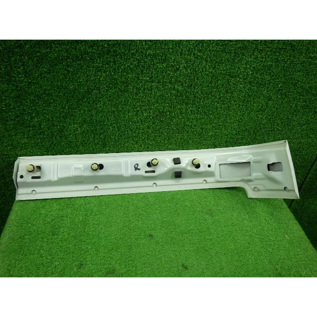 スペーシア MK32S Z7T 白パール 右センターレールカバー スライドドアレールカバー 64310-81M00 8307 : リプロ企画 ...