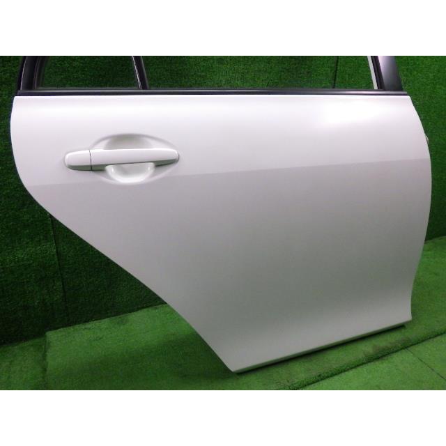 カローラアクシオ DBA-NZE144 右RドアASSY 040 白 バイザー付/サッシ黒/ 67003-12A30 8635 : リプロ企画 ...