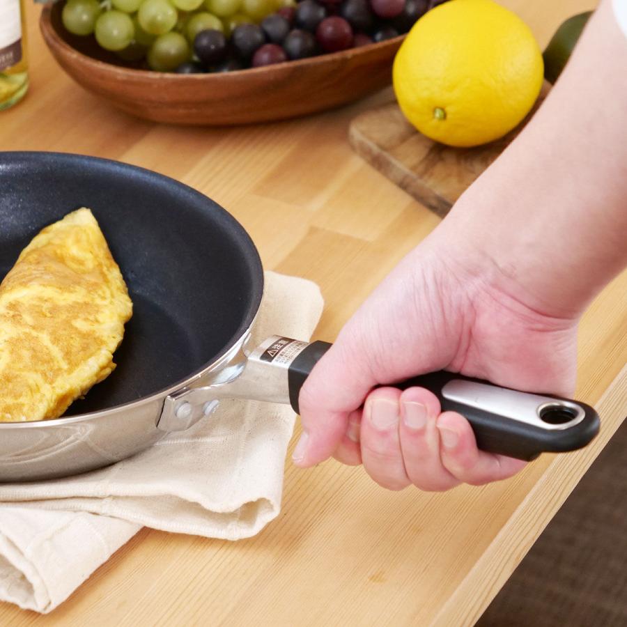 フライパン 18cm IH対応 クワトロプラス 日本製 UMIC ユミック （ ガス火対応 オール熱源対応 炒め鍋 いため鍋 金属ヘラOK ふっ素加工 軽い ） : 404139 : リビン ...