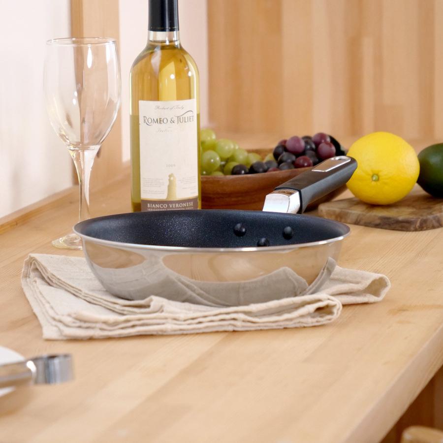 ウルシヤマ金属工業 フライパン 22cm IH対応 クワトロプラス 日本製 UMIC ユミック （ ガス火対応 オール熱源対応 炒め鍋 いため鍋 金属ヘラOK ふっ素加工 軽い ） : リビン ...