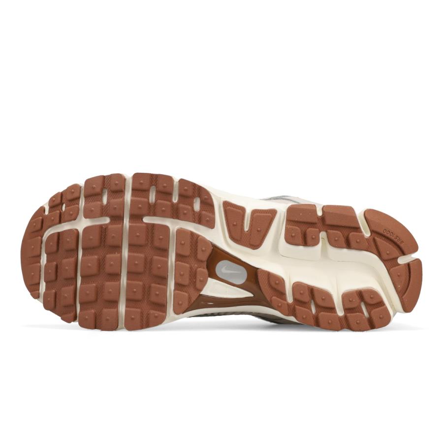 ズーム ボメロ NIKE WMNS ZOOM VOMERO 5 ナイキ ウィメンズ メンズ LIGHT OREWOOD BROWN/SAIL ...