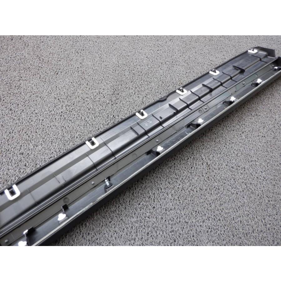 新車外し品 レクサス純正 AGZ10 AGZ15 AYZ10 AYZ15 NX300 フロント 右側 ドアプロテクタモール ドアパネル ...