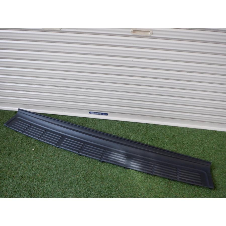 トヨタ純正 URJ202W 200 ランドクルーザー ランクル 3型 後期 リヤバンパープレート カバー 52162-60040 21-9 ...