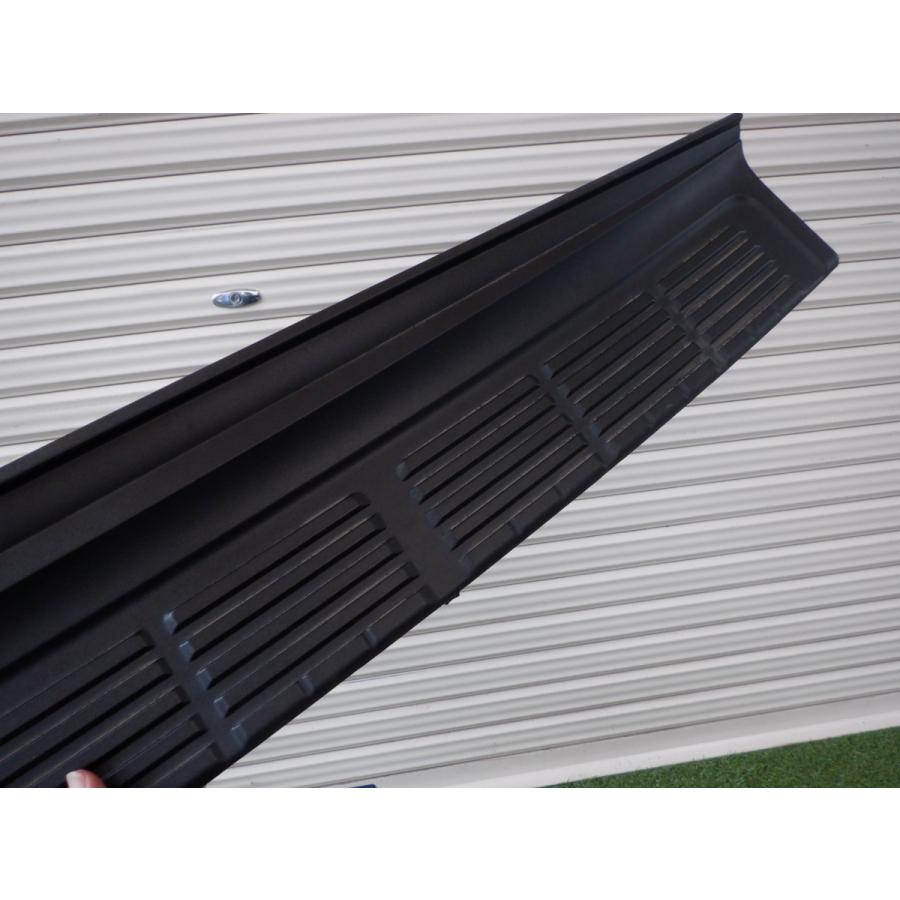 トヨタ純正 URJ202W 200 ランドクルーザー ランクル 3型 後期 リヤバンパープレート カバー 52162-60040 21-9 ...