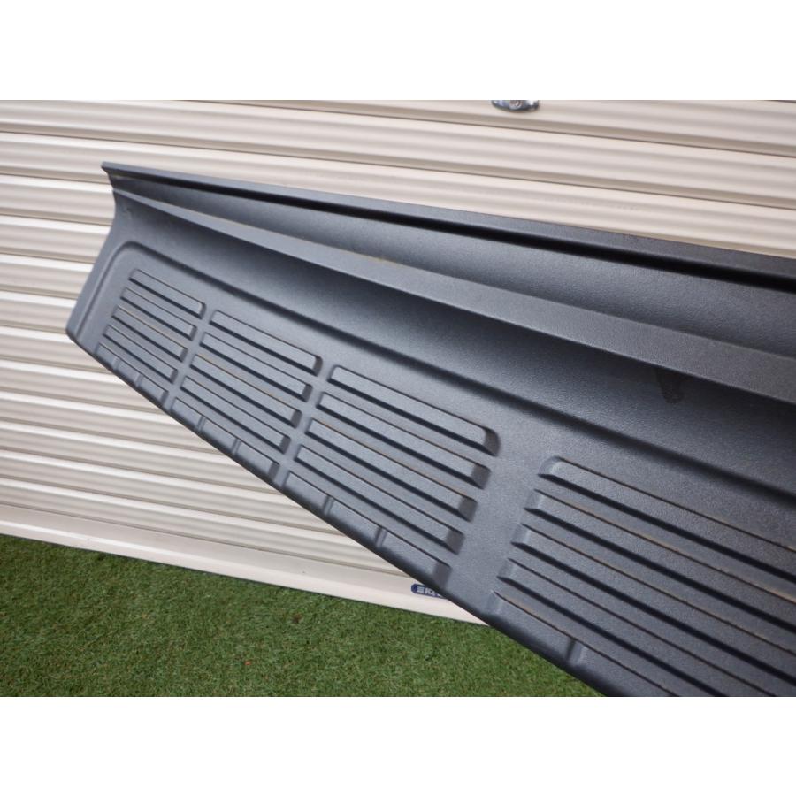 トヨタ純正 URJ202W 200 ランドクルーザー ランクル 3型 後期 リヤバンパープレート カバー 52162-60040 21-9 ...