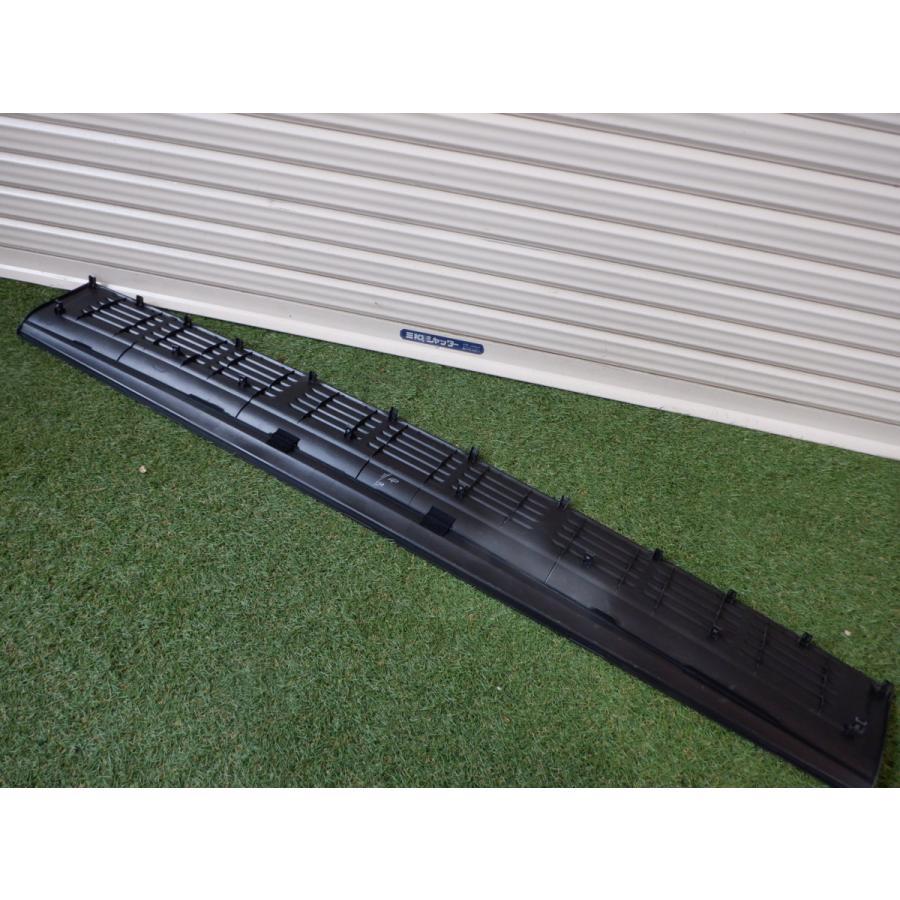 トヨタ純正 URJ202W 200 ランドクルーザー ランクル 3型 後期 リヤバンパープレート カバー 52162-60040 21-9 ...