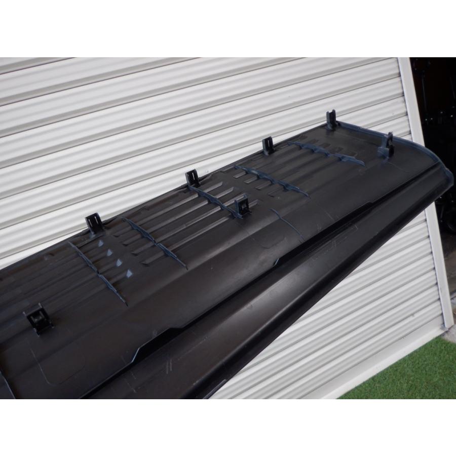 トヨタ純正 URJ202W 200 ランドクルーザー ランクル 3型 後期 リヤバンパープレート カバー 52162-60040 21-9 ...