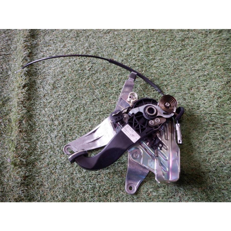 ベンツ純正 W204 Cクラス サイドブレーキ ハンドブレーキレバー A2044201284 22-3-362 : エムネットヤフー ...