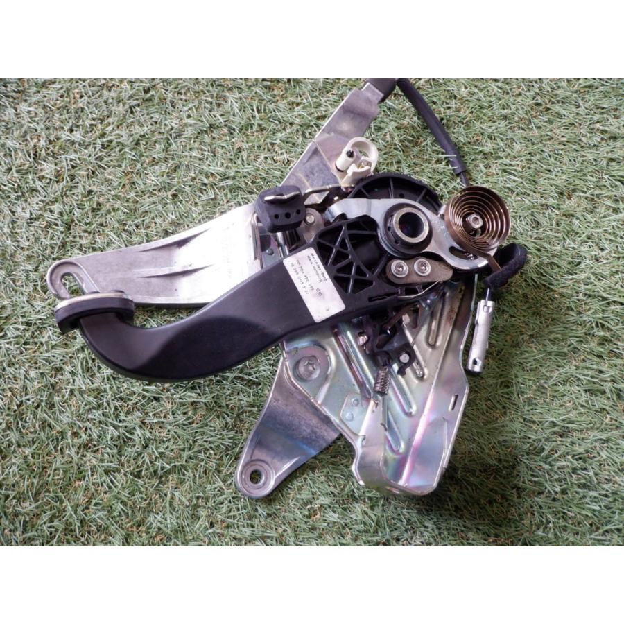 ベンツ純正 W204 Cクラス サイドブレーキ ハンドブレーキレバー A2044201284 22-3-362 : エムネットヤフー ...