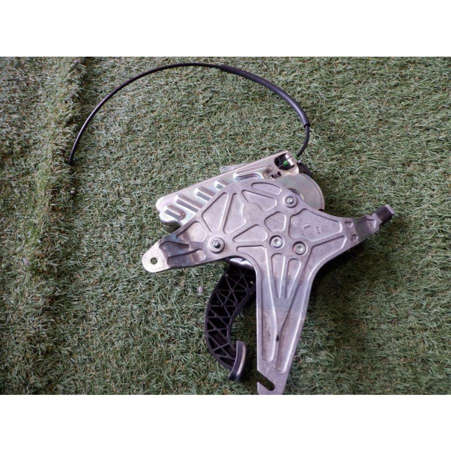 ベンツ純正 W204 Cクラス サイドブレーキ ハンドブレーキレバー A2044201284 22-3-362 : エムネットヤフー ...