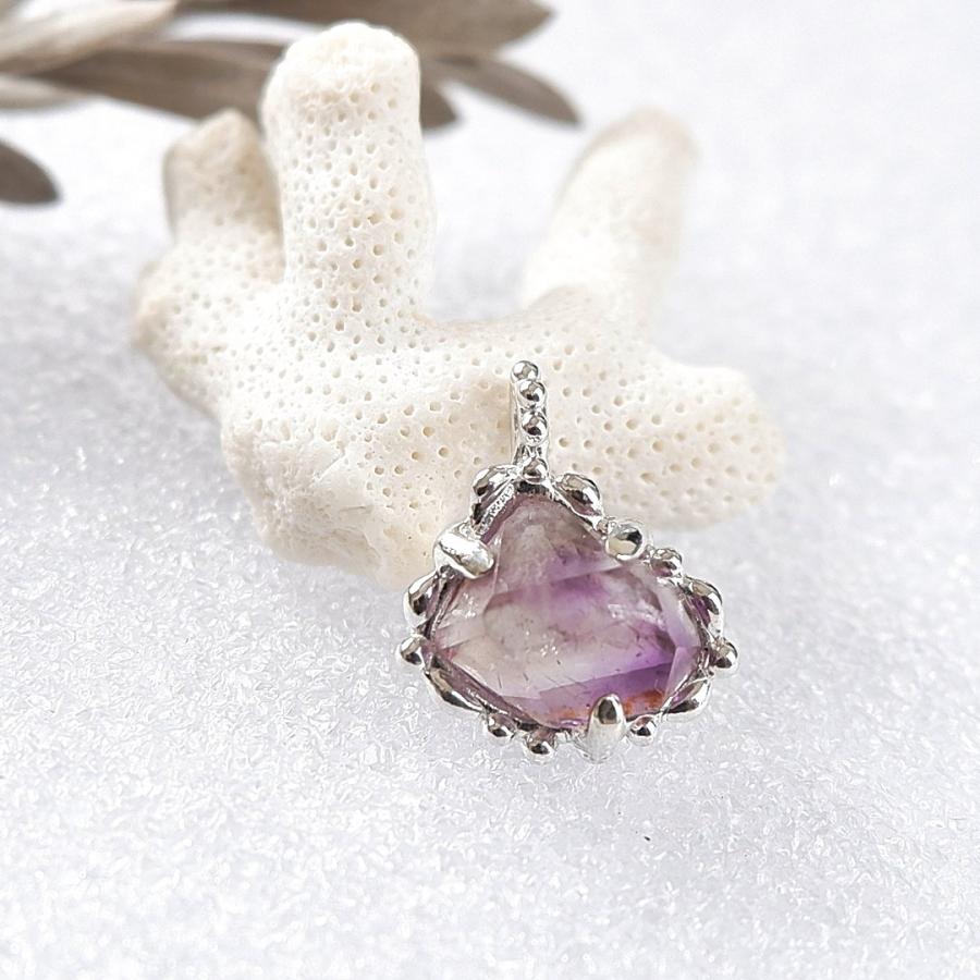 アメジスト原石の粒飾りペンダント1 天然石アクセサリー 一点物 : 天然石のアクセサリー macari - 通販 - Yahoo!ショッピング