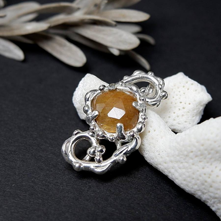 ゴールデンシャインムーンストーンの唐草ペンダント 天然石アクセサリー 一点物 : 天然石のアクセサリー macari - 通販 - Yahoo!ショッピング