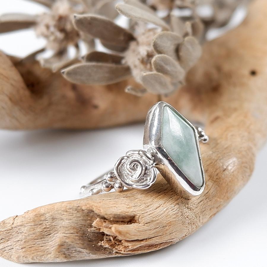 〜国産鉱物〜 糸魚川翡翠の薔薇リング 12号 天然石アクセサリー 一点物 : 天然石のアクセサリー macari - 通販 - Yahoo!ショッピング