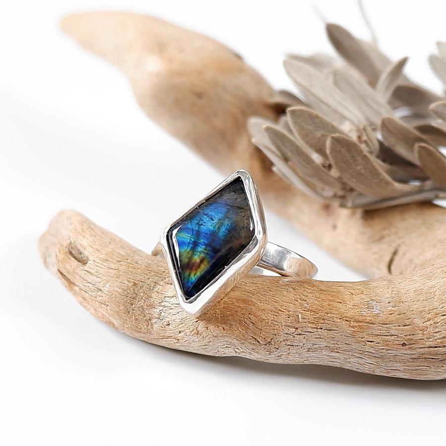 〜鮮やかな輝き〜 スペクトロライトのリング 13号 天然石アクセサリー 一点物 : 天然石のアクセサリー macari - 通販 - Yahoo!ショッピング