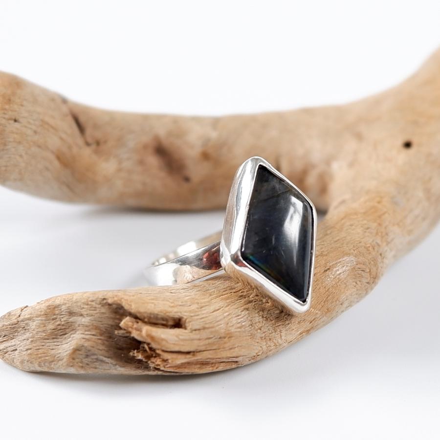 〜鮮やかな輝き〜 スペクトロライトのリング 13号 天然石アクセサリー 一点物 : 天然石のアクセサリー macari - 通販 - Yahoo!ショッピング