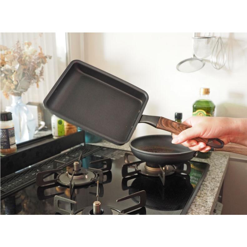 マナベインテリアハーツ 卵焼き フライパン 13×18cm IH ih ガス 直火 ダイヤモンドコート 取っ手一体型 木目調 取っ手 焦げ付かない 長持ち 丈夫 時短 おしゃれ 北欧 ソフィス ...