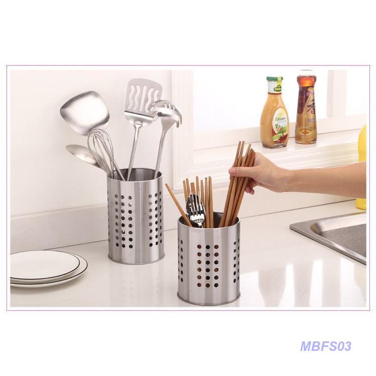 箸立て 箸入れ カトラリースタンド ステンレス 収納 お箸 スプーン フォーク キッチンツール 卓上 水切り 排水 大容量 シンプル :yl2310w08-sn134:MBFS03 - 通販 ...