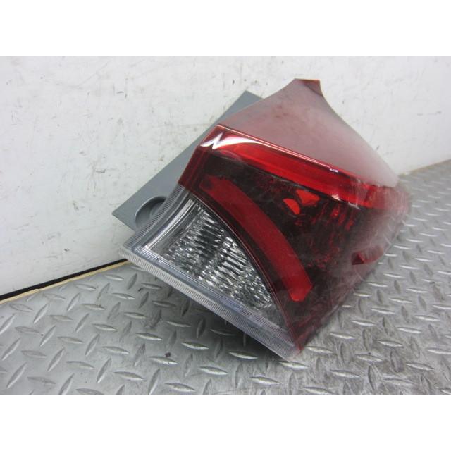 トヨタ オーリス NZE181-H 右 テールライト 81551-12C31 ZRE186H : MCパーツ - 通販 - Yahoo!ショッピング