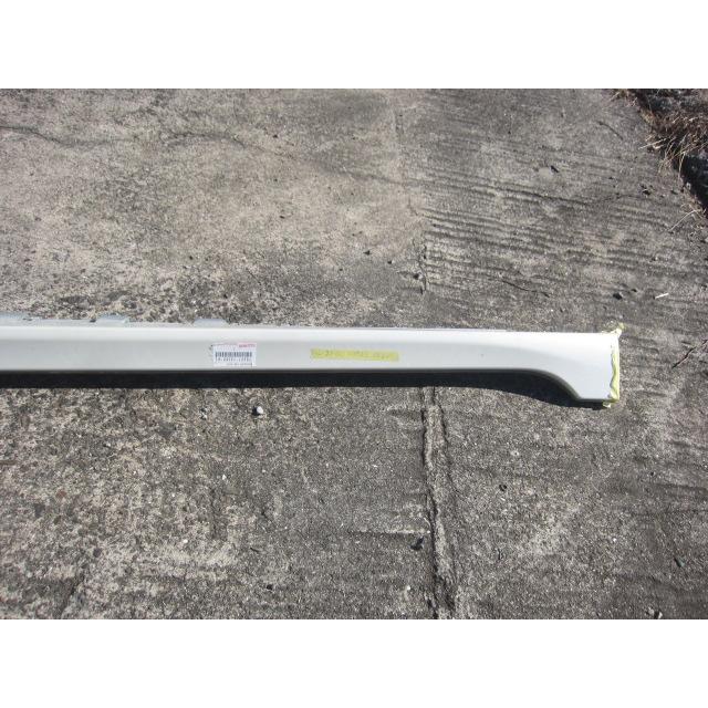 トヨタ アクシオ NKE165 サイドステップ右 パールホワイト 070 76901-13060 : MCパーツ - 通販 - Yahoo!ショッピング