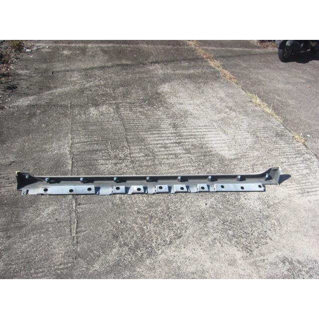 トヨタ アクシオ NKE165 サイドステップ右 パールホワイト 070 76901-13060 : MCパーツ - 通販 - Yahoo!ショッピング