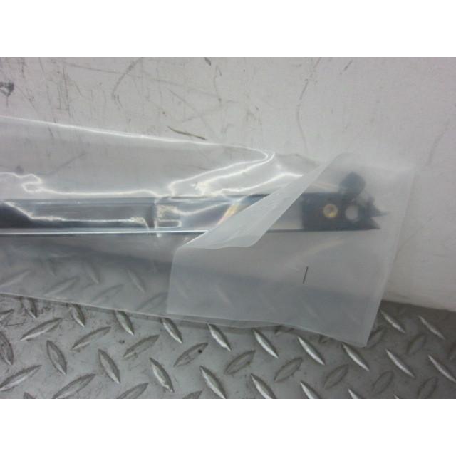 【即決】日産 ニッサン エクストレイル T32 右ドアウィンドウモール メッキ 80282-4CA0A フロント上部 2F : MCパーツ ...