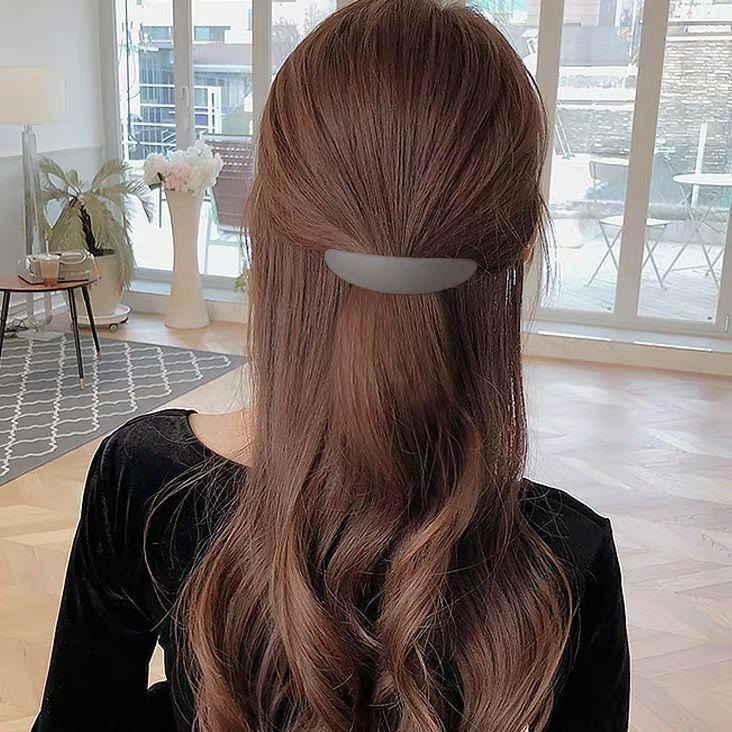 バレッタ ヘアクリップ 髪留め レディース ヘアアクセサリー まとめ髪 艶消し マット ヒョウ柄 シンプル ヘアアレンジ 無地 単色 三日月型 くすみ :acc-32778:おとりよせ.com ...