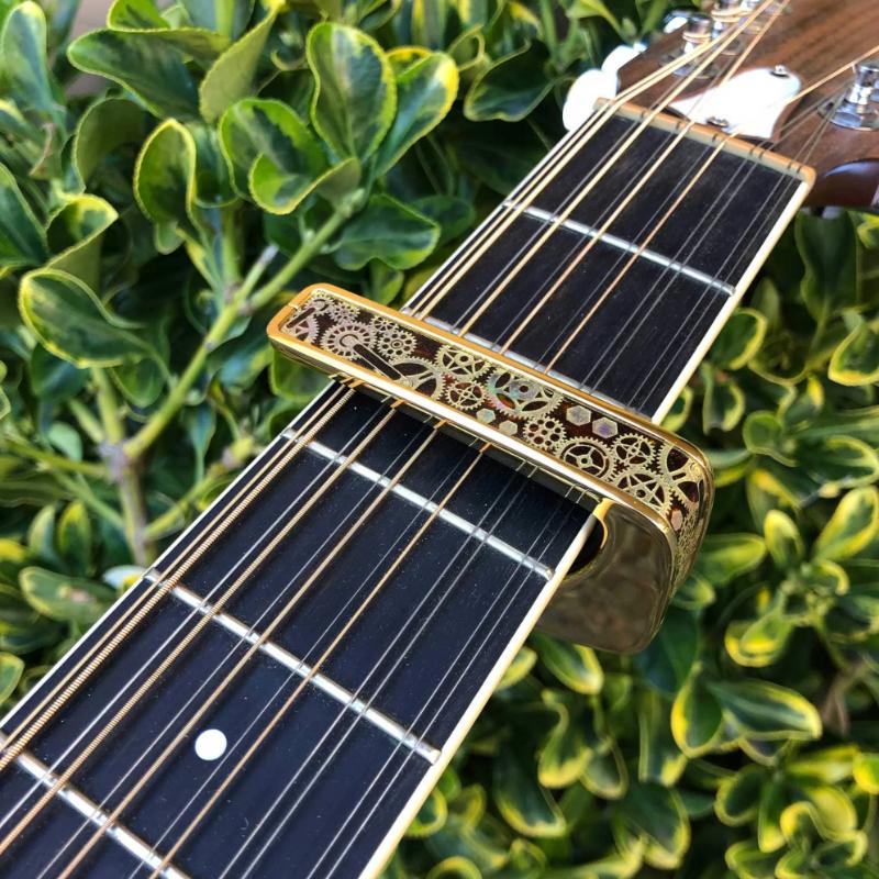 タリア カポ Thalia Capos DELUXE Series 24KG-GoldenGears / Golden Gears on Tiger Eye ギター 12インチフレットパッド ...