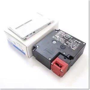 新品 OMRON オムロン D4NL-2DFA-B 小形電磁ロック セーフティドアスイッチ 6ヶ月保証 : ほたる工房 - 通販 ...