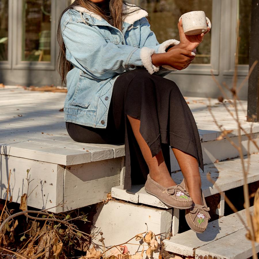 Minnetonka 【20%OFF】 ミネトンカ公式 MINNETONKA ビーズモカシン ZIIGWAN WAABIGWAN MOC レザーシューズ フラットシューズ : ミネトンカ公式 ...