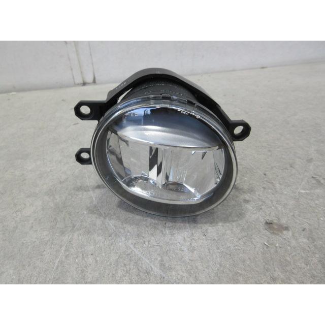 良品 トヨタ アクア NHP10 純正 LED 右 フォグランプ : e52-95 : 株式会社MKParts - 通販 - Yahoo!ショッピング