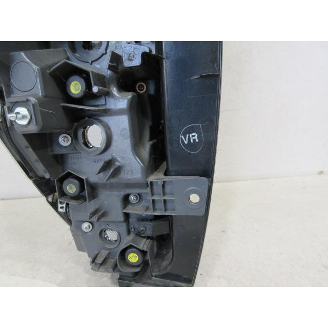 トヨタ ヴォクシー ZRR80 後期 純正 右テールランプ : 株式会社MKParts - 通販 - Yahoo!ショッピング