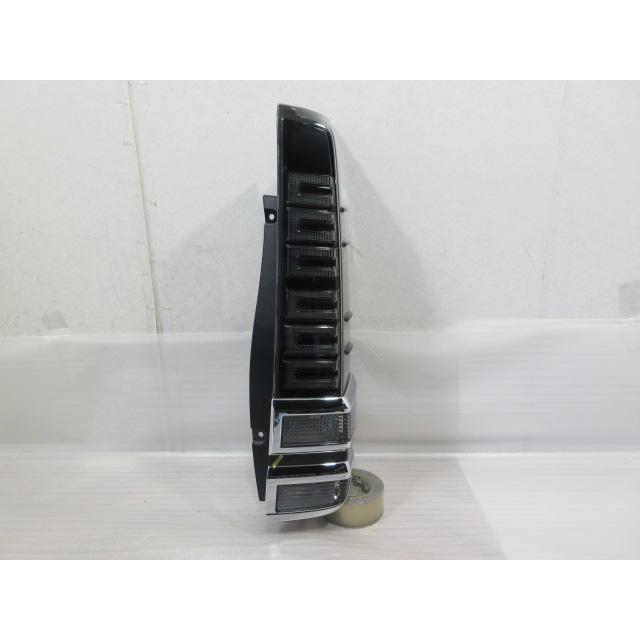 良品 トヨタ ヴォクシー ZRR80 後期 純正 右テールランプ : 株式会社MKParts - 通販 - Yahoo!ショッピング