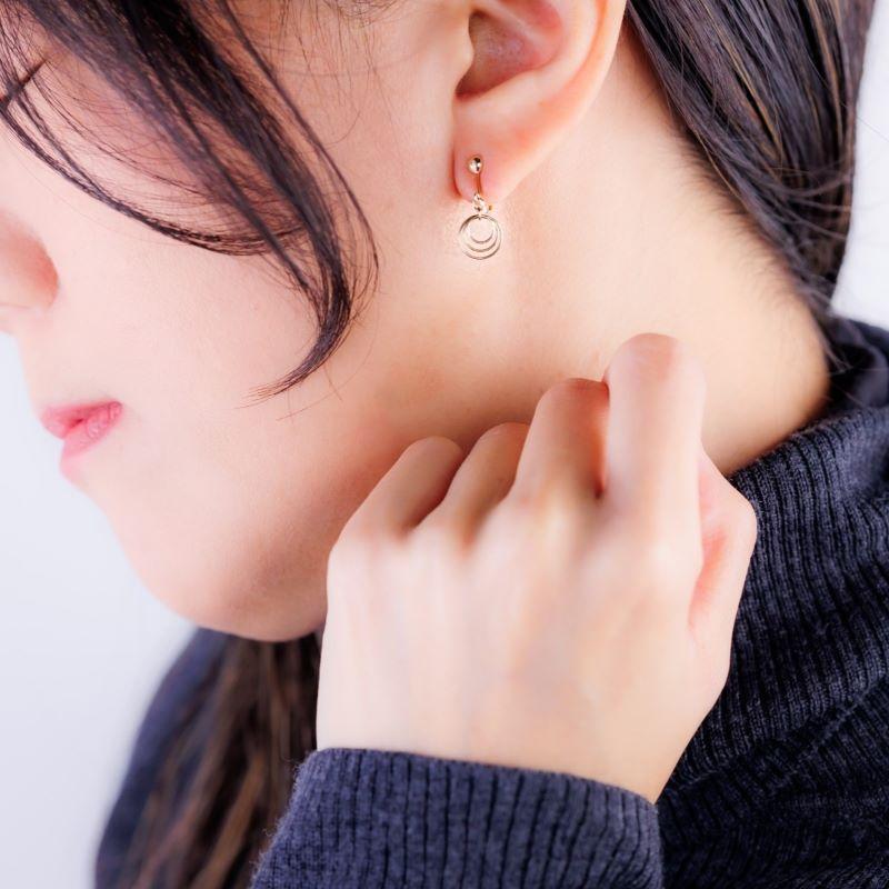 Lien イヤリング レディース シンプル 10金 K10 ゴールド プレゼント ギフト 記念日 誕生日 :lienearrings01:MON-angers - 通販 - Yahoo!ショッピング