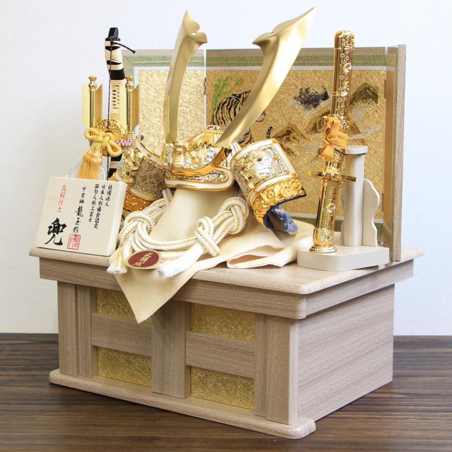 五月人 兜飾り 収納飾り 正絹立体中鍬兜セット 10号 J1095 戦国武将シリーズ オルゴール付き写真立てプレゼント : 人形のモリシゲ - 通販 - Yahoo!ショッピング