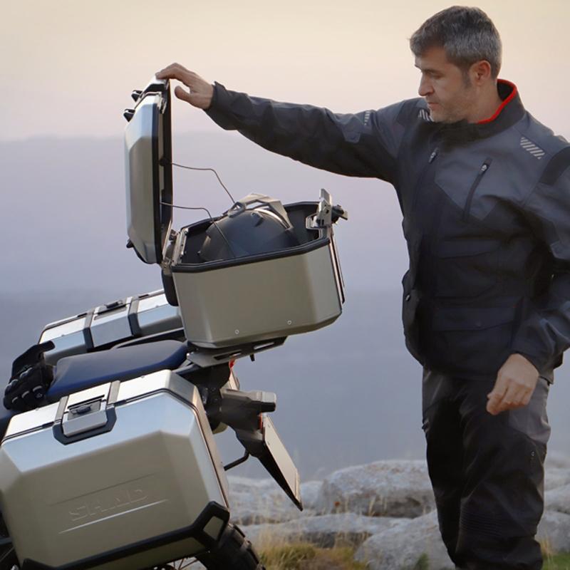 SHAD TR48 TERRA アルミトップケース 48L (シルバー) : モトパーツ バイクカスタムパーツ 専門店 - 通販 ...