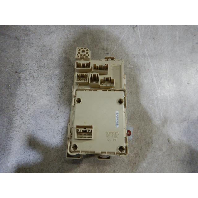 ヴォクシー DBA-AZR60G ヒューズボックス 340850 : 有限会社 村上パーツ ヤフー店 - 通販 - Yahoo!ショッピング