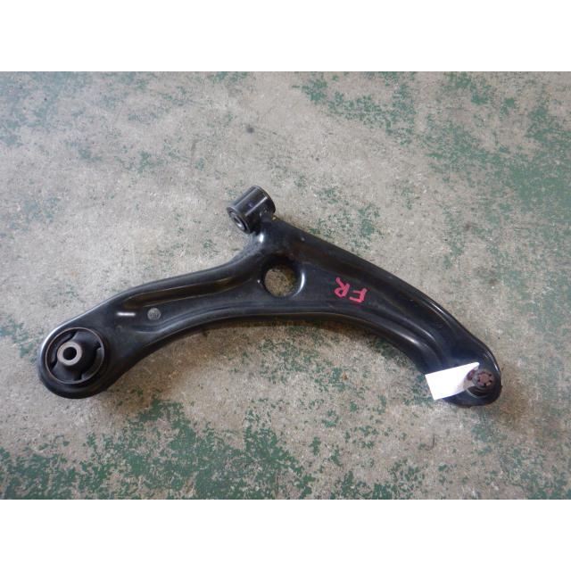 フィット DBA-GK3 右フロントロアアーム 364956 : 有限会社 村上パーツ ヤフー店 - 通販 - Yahoo!ショッピング